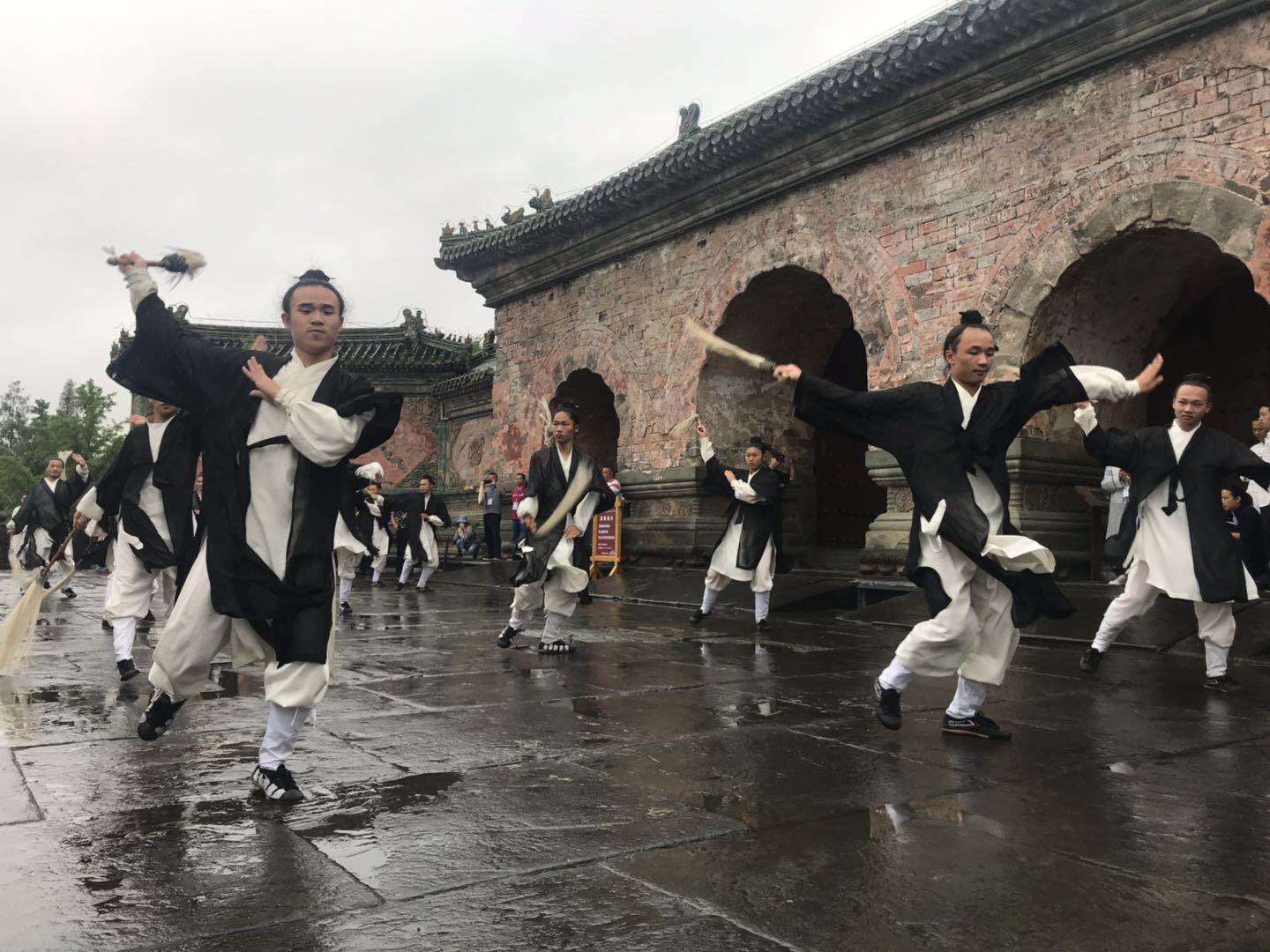 零距离感受 武当古韵”道文化 武术服饰道乐展演精彩绽放长江云 湖北网络广播电视台官方网站