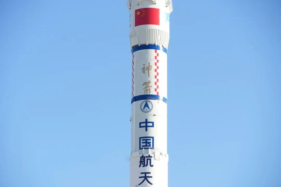 神舟十九号蓄势待发！船箭组合体就位等待新使命_长江云 - 湖北网络广播电视台官方网站